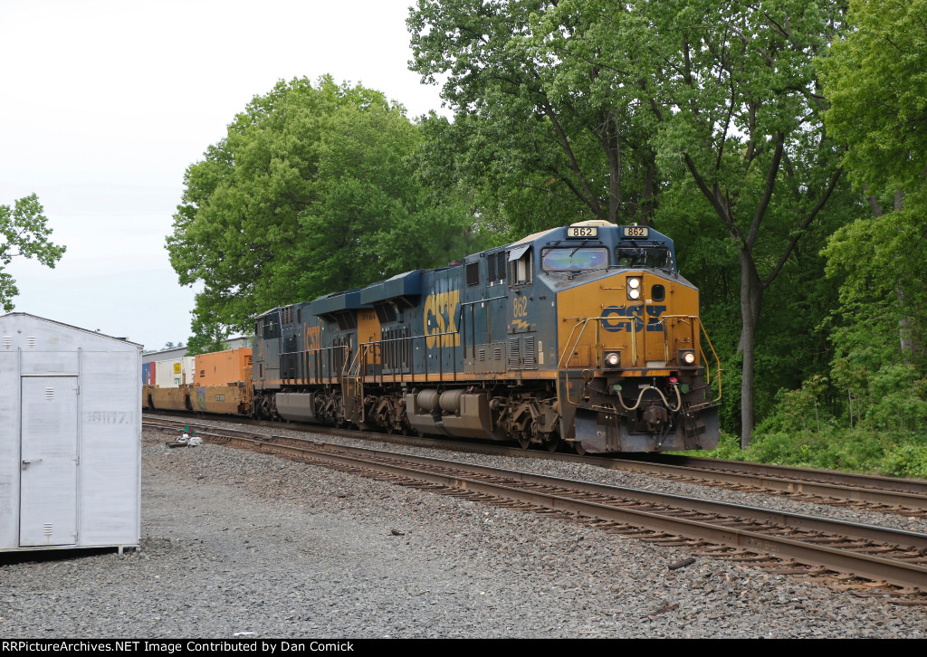 CSXT 862 Leads I022 at William's Riding Way